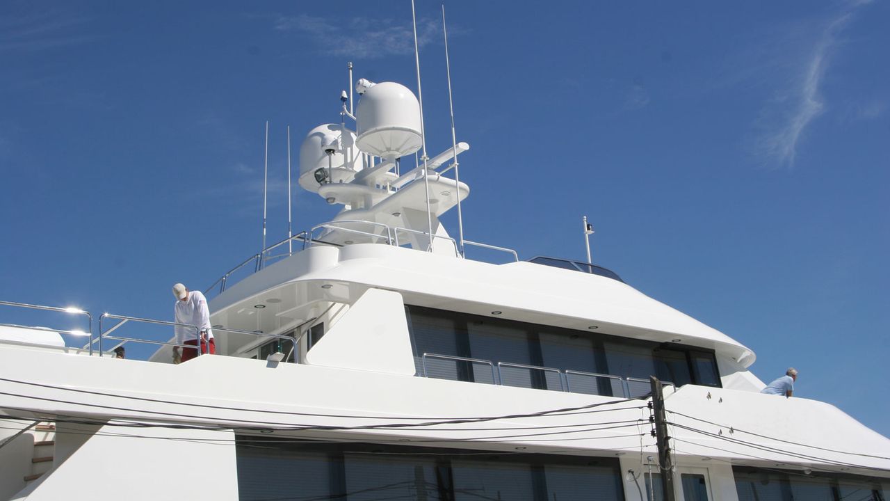 Managing the VSAT Signal at Sea on a Yacht